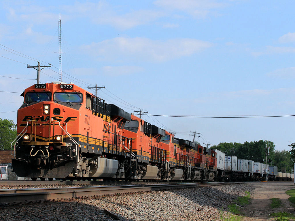 BNSF 5772